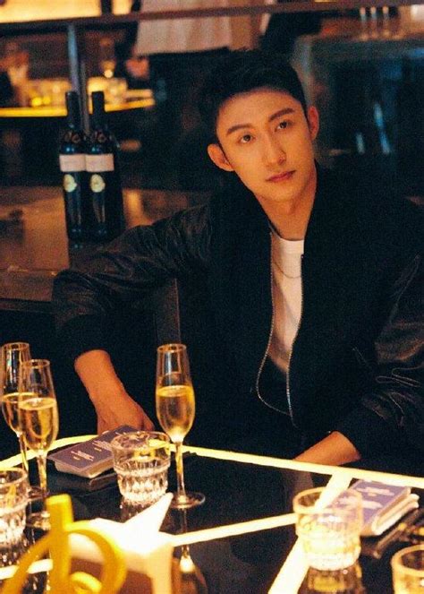 黄景瑜深夜回应前妻王雨馨 否认劈腿出轨家暴传闻手机新浪网