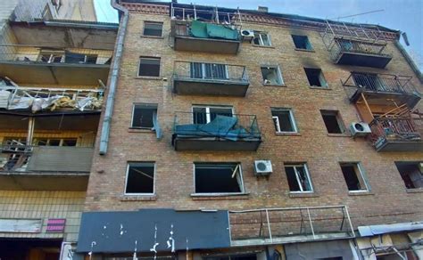 У Києві з початку російського вторгнення пошкоджено 208 житлових будинків Вечірній Київ