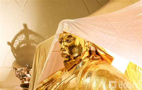ФОТО 7 5 метрийн өндөртэй Чингис хааны алтан хөшөөний болон хүндэтгэлийн танхимын нээлт боллоо