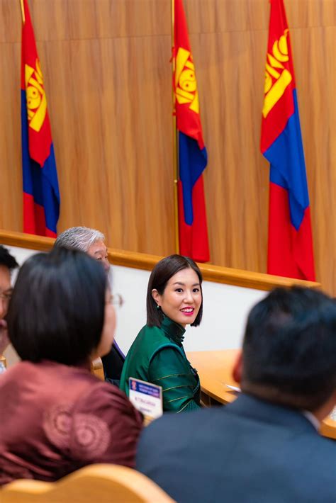 Oyunzul 👑 2024 ОНД АМЬДРАЛД МИНЬ ЮУ БОЛОВ ЮУ ОЙЛГУУЛАВ … 👩🏻‍💼 Ажил карьерын хувьд 💰 Олон