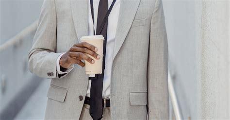 간부 거리 장면 격식 있는 경력 근로자 기업 남성 남성 모델 낮 넥타이 도시 설정 도시 풍경 도시의 도시의 삶 똑똑한 바쁜 보도 비즈니스