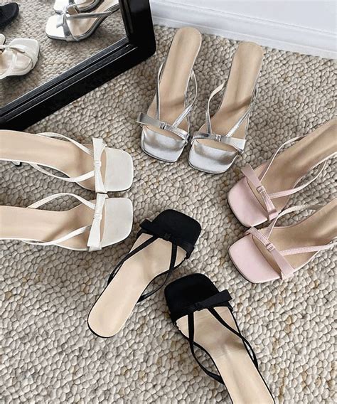 히트상품 이건못참지 쏭스마켓 에나멜 리본 사각 샌들힐 뮬 0225 에이블리