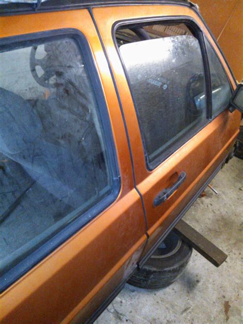 Дополнительные резиновые уплотнения дверей. — Volkswagen Golf Mk2 GTI ...