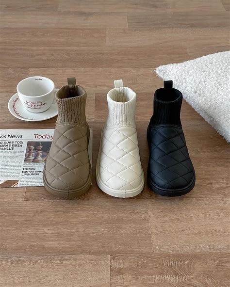 할리샵 L 여성신발 L 여성슈즈 L 신발쇼핑몰 폭닥폭닥 편하고 따뜻한 퀼팅 패딩부츠 ️ 니트 시보리 클로징으로 좀 더 편안하게 탈착화 가능했구요 따뜻한 안감 털 내장으로
