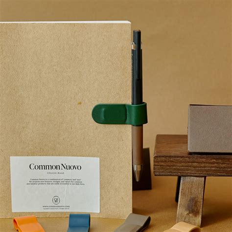 Marcador De Couro Vegetal Premium Itália Presente Magnético Para