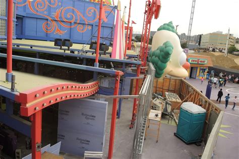 Behind The Thrills Universal Studios Hollywood 12514 Despicable