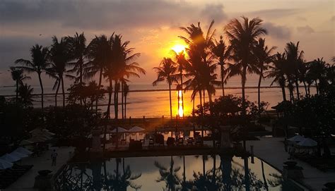 즐겁고 추억에 남는 발리여행을 되세요 Kuta And Uluwatutour 발리남부 에 위치한 가장 유명한 꾸따해변 과 울루와투 사원에서 놀라운 일몰을