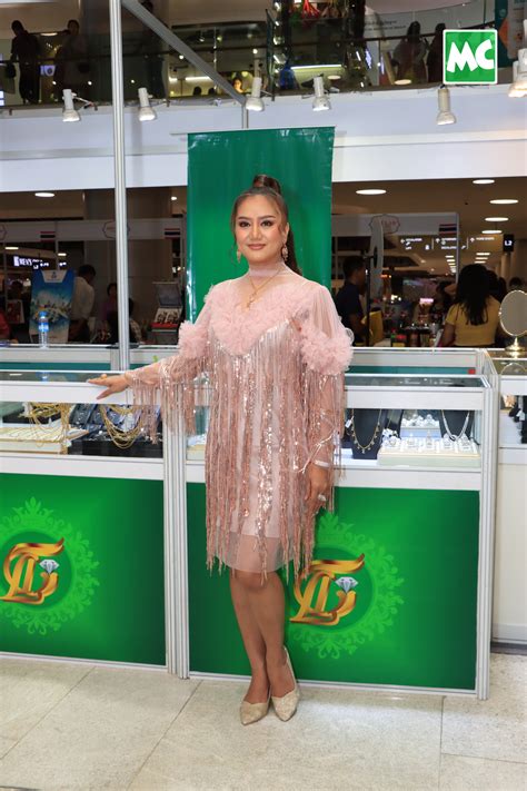 လာဘ်တံခွန် စိန်၊ရွှေ၊ ရတနာ ဆိုင် အထူးဈေးရောင်းပွဲ မှ ပန်ပန်