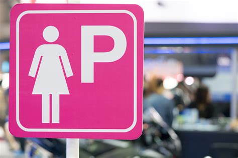 Tandatanda Simbol Parkir Untuk Wanita Tempat Parkir Hanya Untuk Wanita