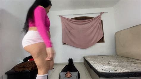 New Goddess First Tme Facesit Control Part 1 By Roxy Fire And Daniel