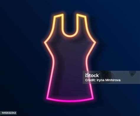 빛나는 네온 라인 여자 드레스 아이콘 검은 배경에 고립 옷 표지판 벡터 0명에 대한 스톡 벡터 아트 및 기타 이미지 0명