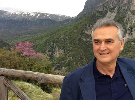 Delta Press Μην τρομάξετε Facebook