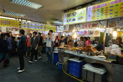 【冬季到台北来看雨】 初到台北，夜游士林夜市and淡水渔人码头，美食华丽登场 小鱼滋味