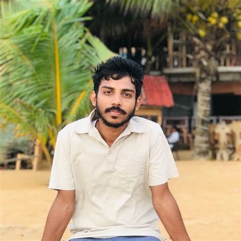 King And Queen කඩුවෙල සිට ජයවර්ධනපුර රෝහල වෙත 177 බස් රථයක ගමන් කරමින් සිටි වෛද්‍ය සිසුවිය