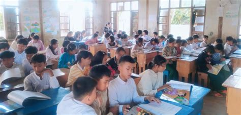 ခိုလမ်မြို့၊ မူလွန် ဝမ်ဖွီး ကျောင်း၌ Mobile Library စနစ်ဖြင့် စာအုပ်၊ စာစောင်များငှားရမ်းပေးခြင