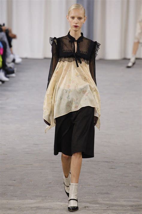 Veronique Branquinho Spring 2017 Ready To Wear Collection Runway Looks Beauty Models And