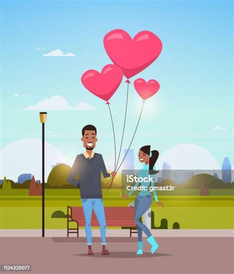 남자 주는 여자 핑크 하트 모양 공기 풍선을 행복 한 발렌타인 개념 아프리카계 미국인 커플 시 도시 공원 도시에 사랑에 수직 평면 배경 2월에 대한 스톡 벡터 아트 및 기타