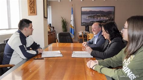 ФОТО Потпишан меморандум за соработка помеѓу Општина Охрид и правниот факултет од Кичево Ohrid1