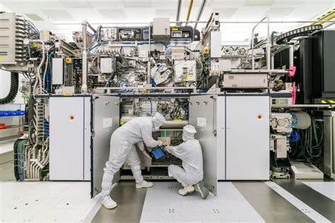 Euv High Na Lithography Challenge The Twinscan Exe 5200b Opens A New Era In Chip Manufacturing