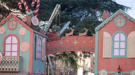 სადღესასწაულო განწყობა თბილისში საშობაო სოფელში საბავშვო გასართობი ღონისძიებები მიმდინარეობს