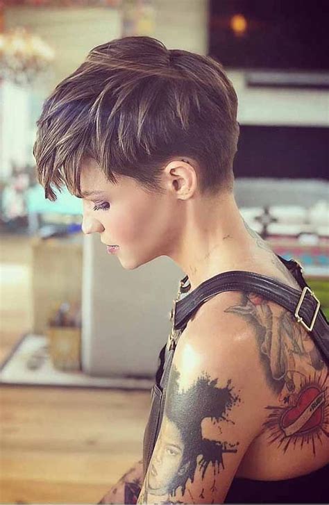 8 Unique Cool Pixie Cuts
