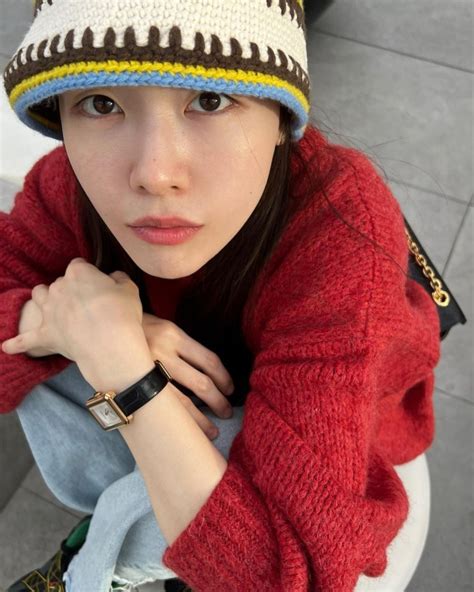 형형색색 여자 니트 벙거지 모자 종류 가운데 스트릿 룩 패션 1티어 슈프림의 여성 버킷햇 추천 W 민아 네이버 블로그