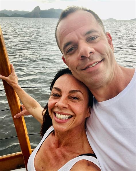 Carla Marins Celebra Noitada Com Filho E O Marido Que Também é Seu