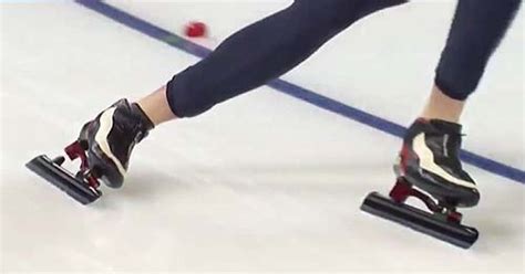 스피드 스케이트 날 뒷굽이 떨어지는 이유는