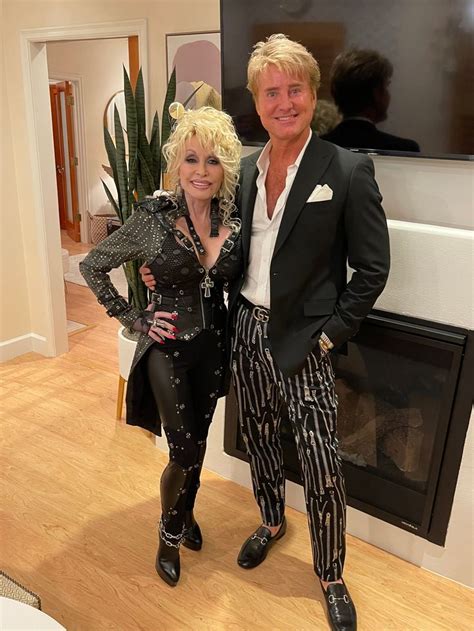 She Doesnt Follow Trends” Dolly Partons Longtime Stylist On Her