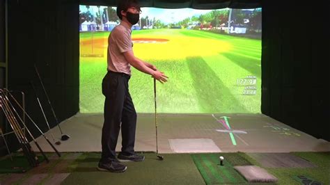 🥇동반자분은 몸통스윙하실때 대화하면서 설렁 바로 중심잡고 줄당기듯 오른팔 몸통가까이 지나가듯 간결하게 올리고 다운스윙은 배꼽에서그립당겨주면 채찍 부드러운샷으로 연속 🏆