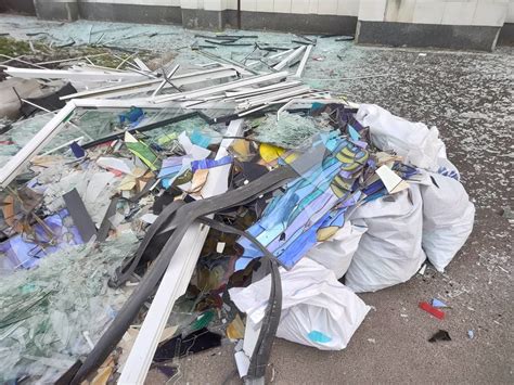 Від ракетної атаки рф 31 грудня постраждали будівлі Виставкового