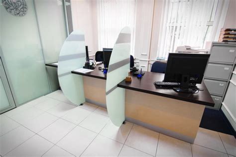 Столы для работы с клиентами