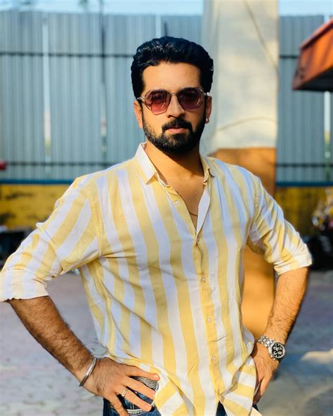 Actor Akshar Kothari Wife Sarika Khasnis Mangalsutra Design Wedding Photos Viral On Social Media