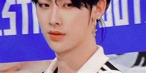 딸기우유를 좋아하는 잘생긴 알바생 딸기우유