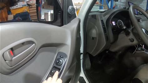 포터2 트럭 차량에 운전석 조수석 도어 Led 보조램프 조수석 도어유리 원터치 릴레이모듈 정품 트위터 스피커를 업그레이드 설치 완료한 영상입니다 장착과정은 아래링크