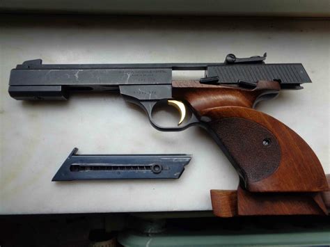 Pistolet FN Match 22LR