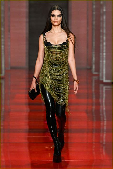 Gigi And Bella Hadid Walk The Versace Runway With Bleached Eyebrows