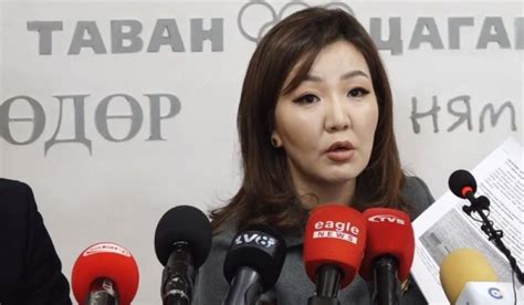 Н Өнөрцэцэгт холбогдох хэргийн шүүх хурал нэг цагийн хугацаатай завсарлалаа