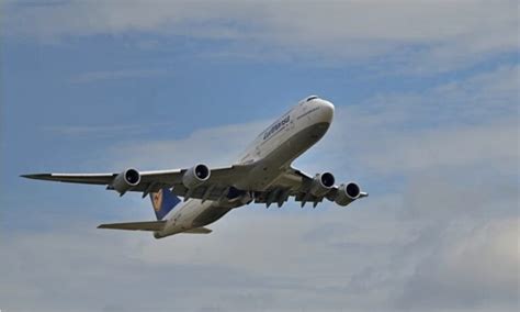 Авион на „Луфтханза“ летал без пилот 10 минути Копилотот се онесвестил додека бил сам во