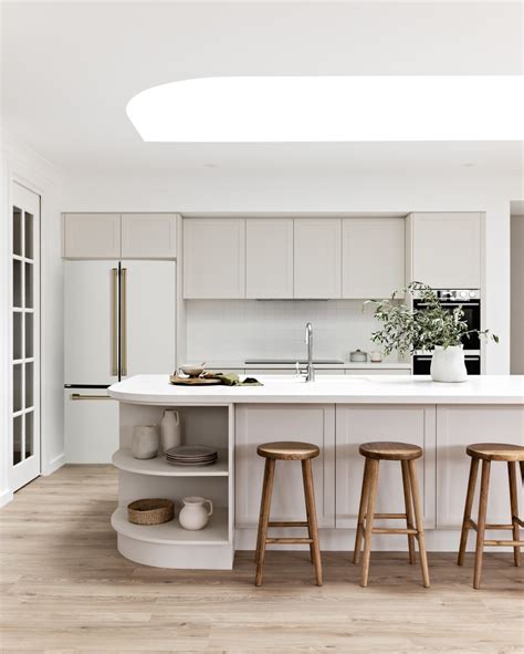 22 Gorgeous Curved Kitchen Island Ideas To Inspire You