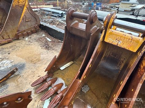 Hensley 22 In Digging Excavator Bucket Ritchie Bros Auctioneers