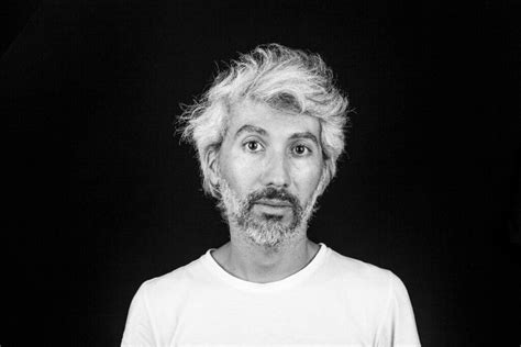 Luis Loz Retorna Con El Indie Rock Solemne De En Una Tanga”