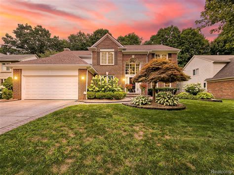 28152 Secluded Ln Farmington Hills Mi 48331 See Est Value Schools