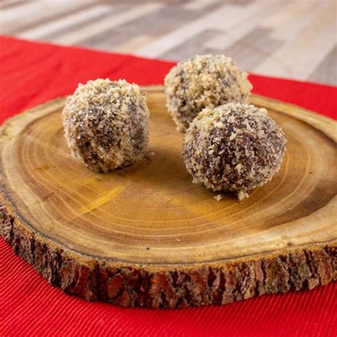 Christmas Mini Pavlovas And Rum Pralines Hoopla