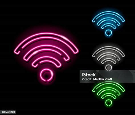 검은 색 배경에 고립 된 네 가지 색상의 네온 Wifi 기호 아이콘 세트 무선 인터넷 웹 와이파이 개념 야간 간판 스타일 벡터