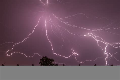 무료 이미지 구름 하늘 밤 도시 풍경 날씨 폭풍 번개 에너지 우뢰 플래시 위험 뇌우 전기 같은 충격 요금 공전 벼락 5601x3734