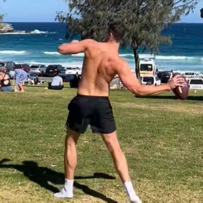 昨天晚上射了三次还不够 早上起来继续撸 Rush刺激下 狗屌一个小时都没撑过去 流精之后 用精液给狗屌润滑 打发狗精 终于射出来 24vids 昨天晚上射了三次还不够 早上起来继续撸 Rush刺激下 狗屌一个小时都没撑过去 流精之后 用精液给狗屌润滑 打发狗精 终于射出来 24vids