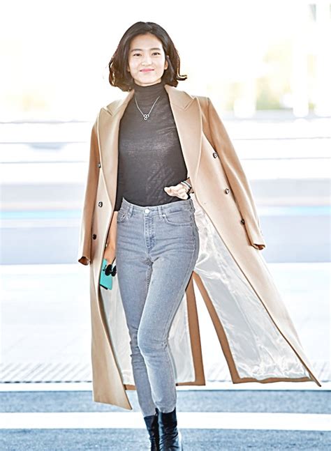 김태리 단발펌 C컬 단발 머리 타파니앤코 목걸이 청바지 카멜코트 부츠 티파니 뉴욕 출국 공항 패션 정장 화보 네이버 블로그
