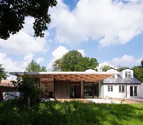 House In Surrey By Tigg Coll Features Soaring ‘diagrid Timber Canopy