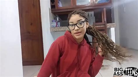 Hermanastra Acaba De Cumplir A Os Y Pide Su Primer Video Porno Hermanastra Adicta Al Sex Anal